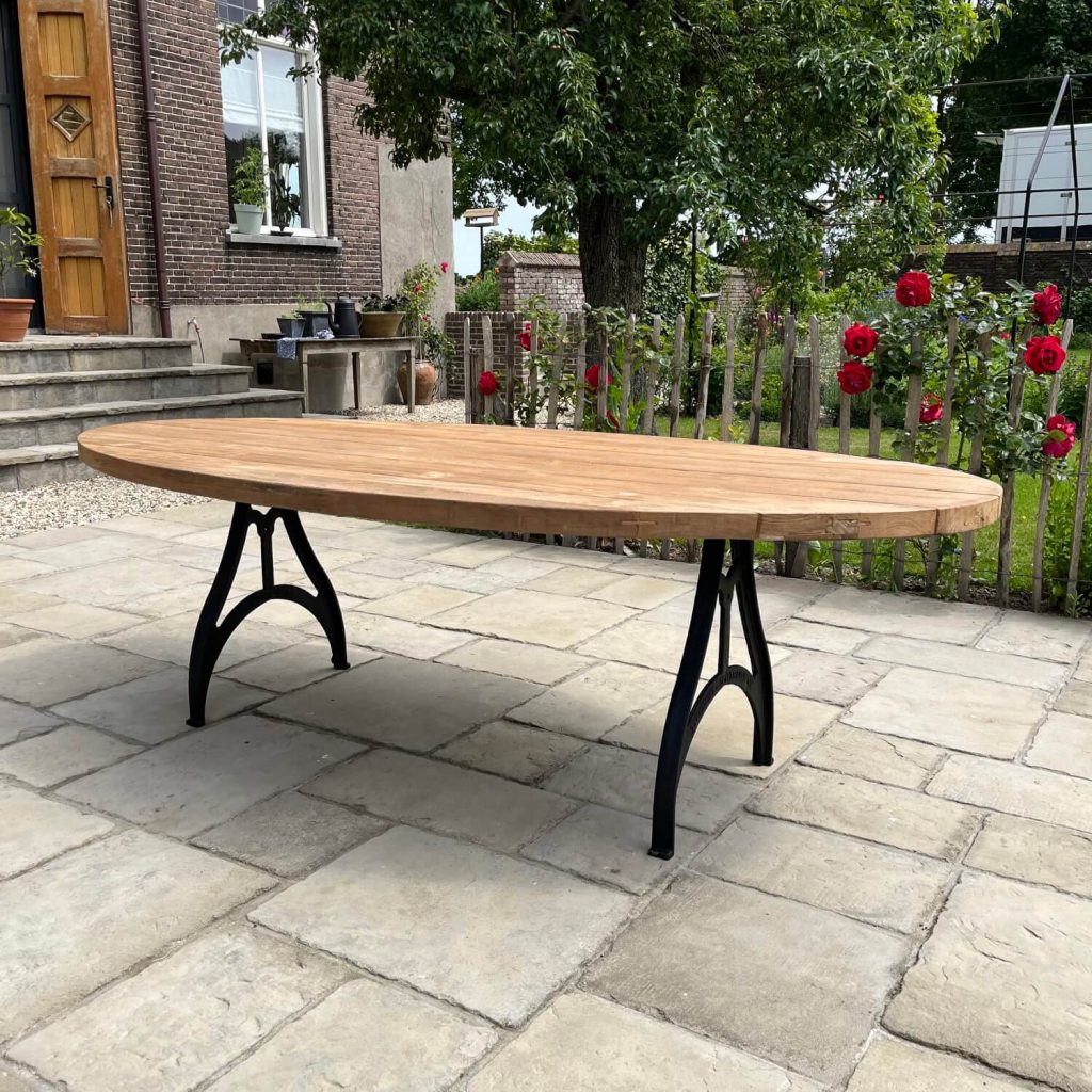 Gartentisch Holz handgefertigt und von hoher Qualität