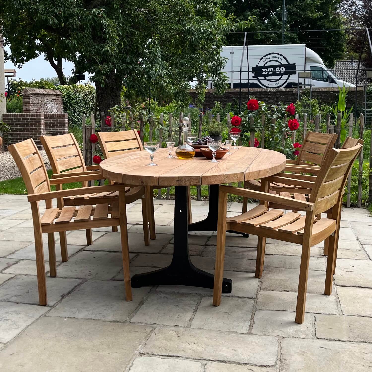 Industrie design ovaler Gartentisch aus Teakholz mit Tischbeinen aus ...